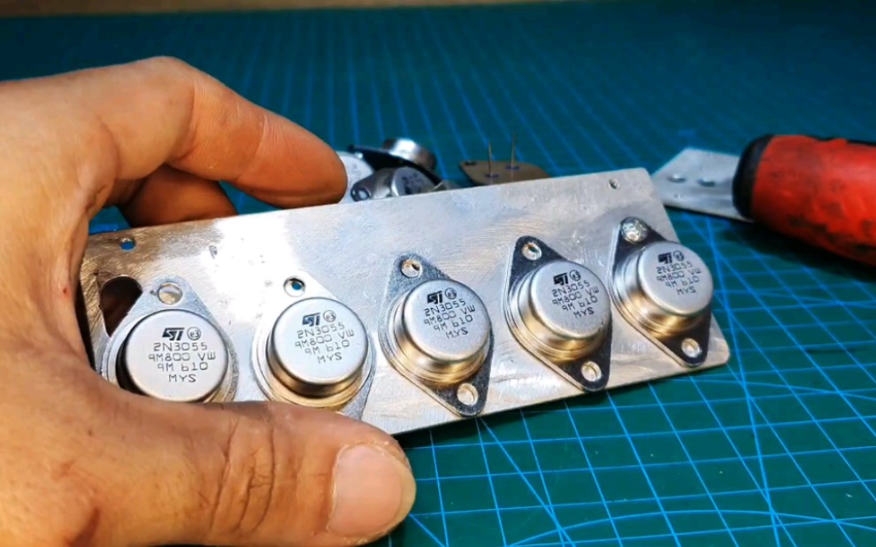 制作一个3000W24至220v2N3055的简易逆变器