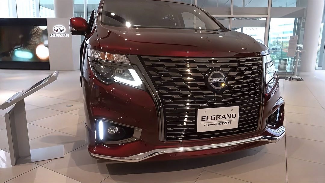 新车展示,实拍2021款日产商务车ELGRAND,太帅气了!