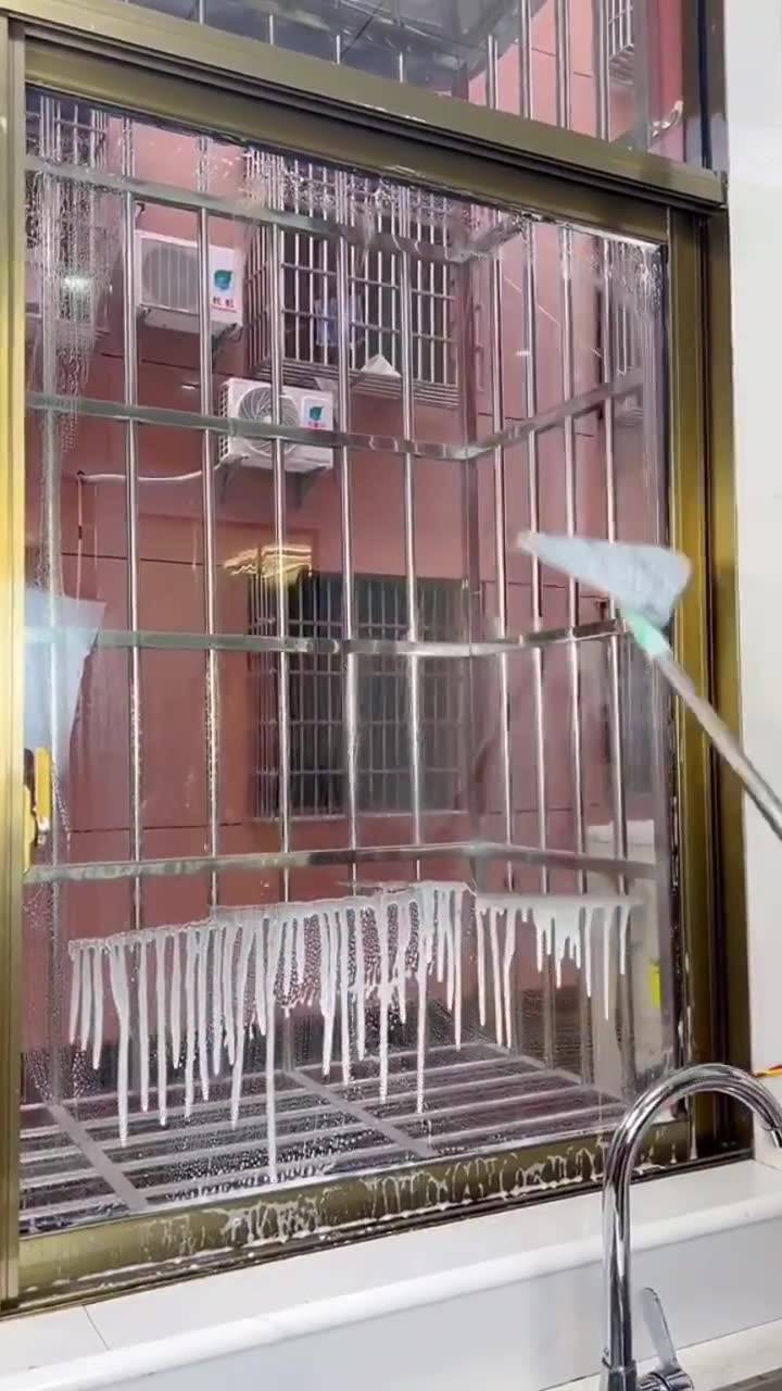 打扫高处卫生用这个可伸缩三角拖把,360度旋转