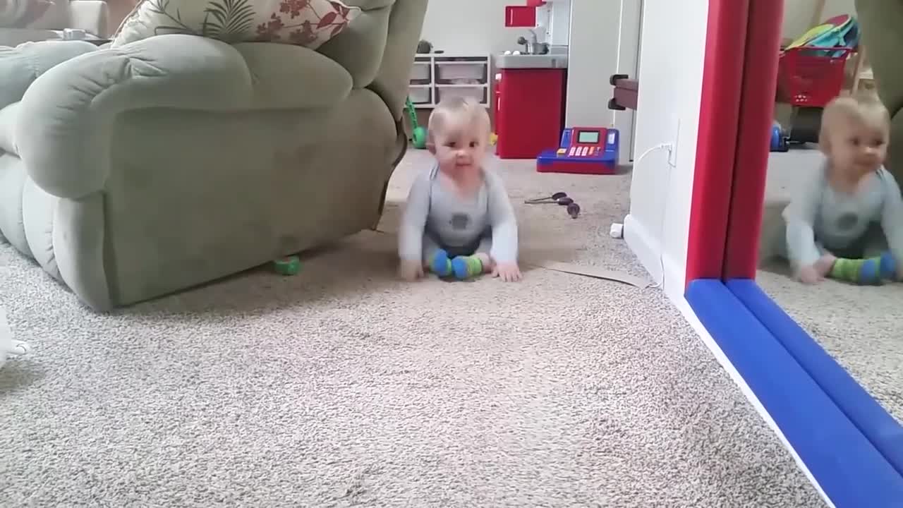 逛商场还要宝宝去推推车