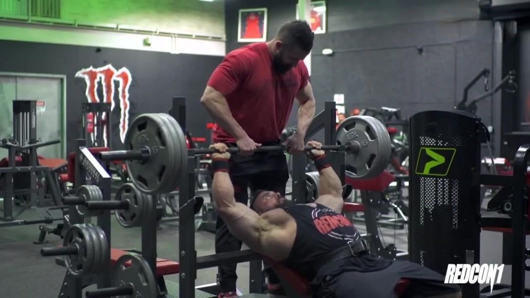 IFBB专业选手Luke Sandoe的完整胸肌训练方案