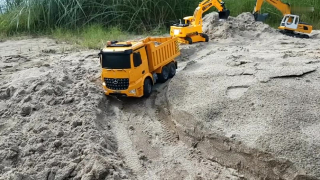 2 挖掘机 挖土机 汽车总动员动画视频2