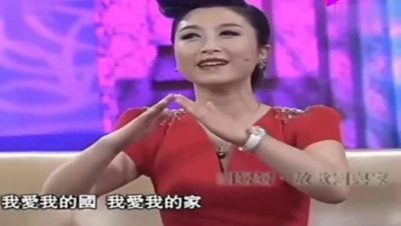 鲁豫有约,刘媛媛现场教学《国家》手势舞,全场跟着一起学