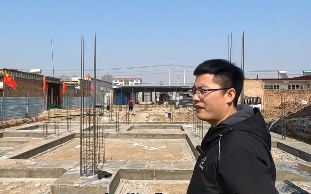 通过条形基础,我们初步判断室内格局～