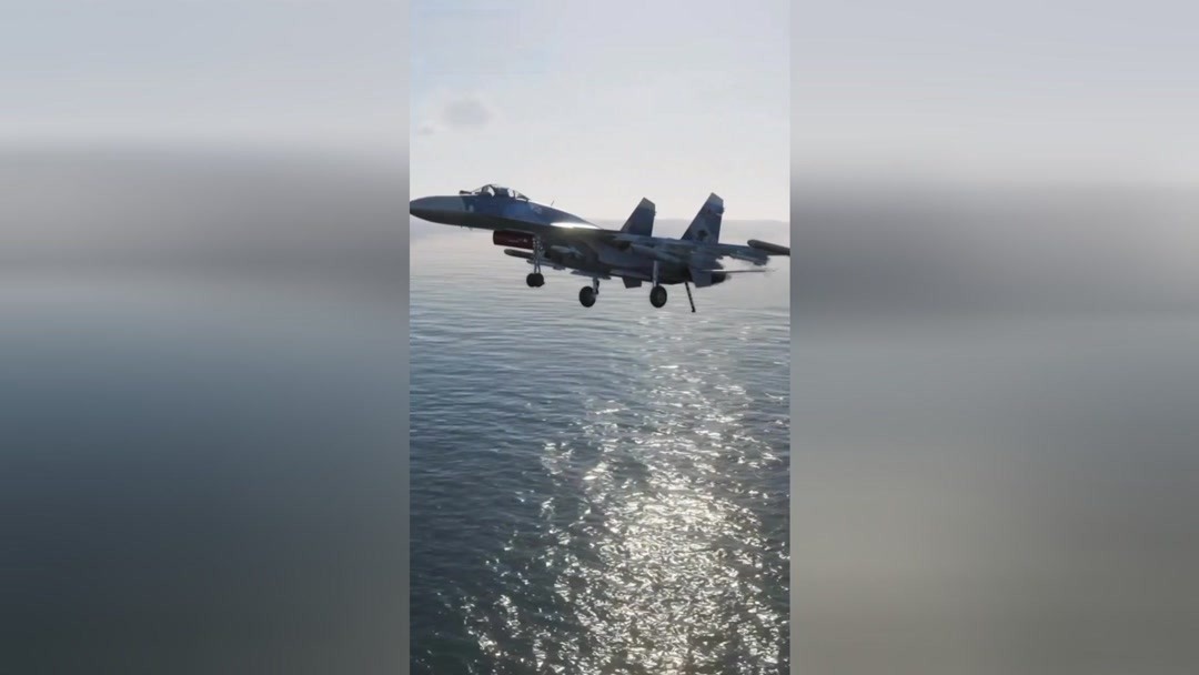   一款非常逼真的模拟飞行战斗游戏,你可以驾驶各种战机来守护自己的...