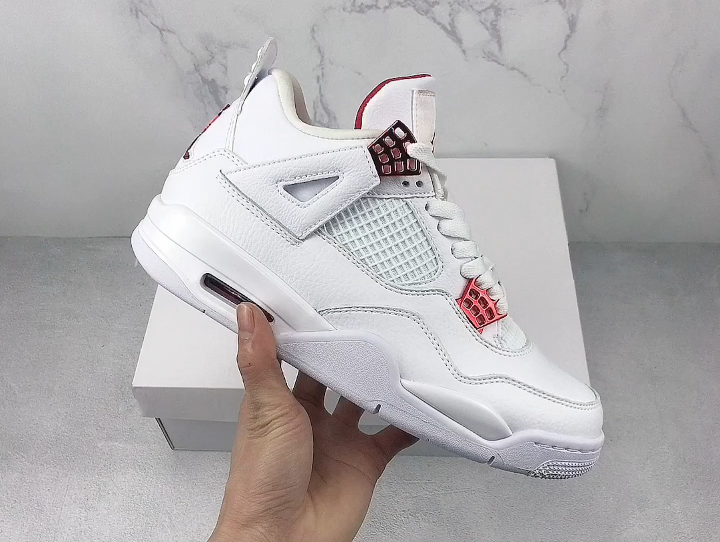 ...RETRO 皮质一摸就知道品质用料很好 4代正确鞋型 原厂定制头层磨砂