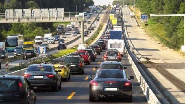 手动挡走走停停怎么开?手动挡缓慢跟车技巧,老司机教你正确操作