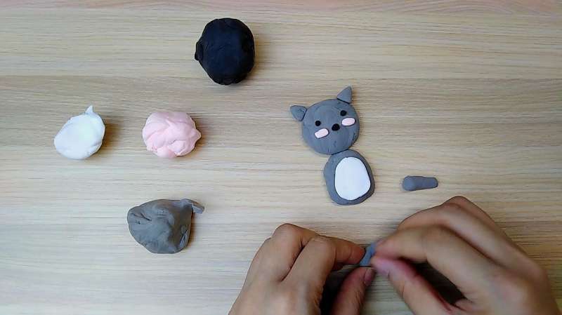 彩色泥捏一只猫咪,柔软拉伸性好,怎么玩都不腻