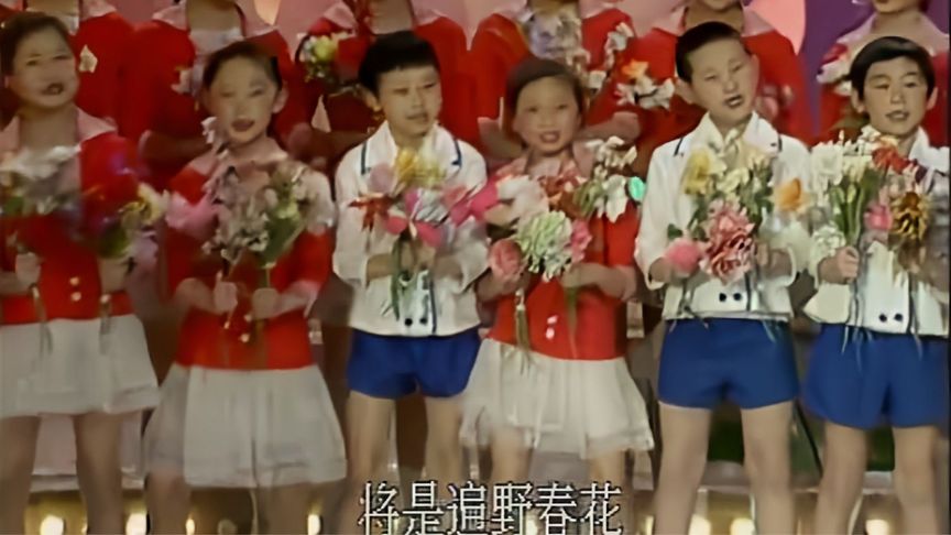 艺术团合唱《歌声与微笑》,稚嫩的童音,直击人心