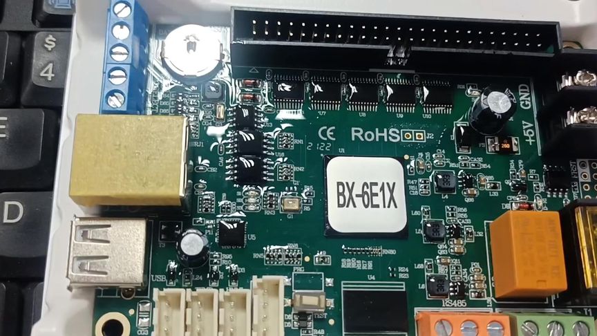 仰邦全彩控制卡三防涂敷工艺细节展示。防静电,防腐蚀,防潮湿