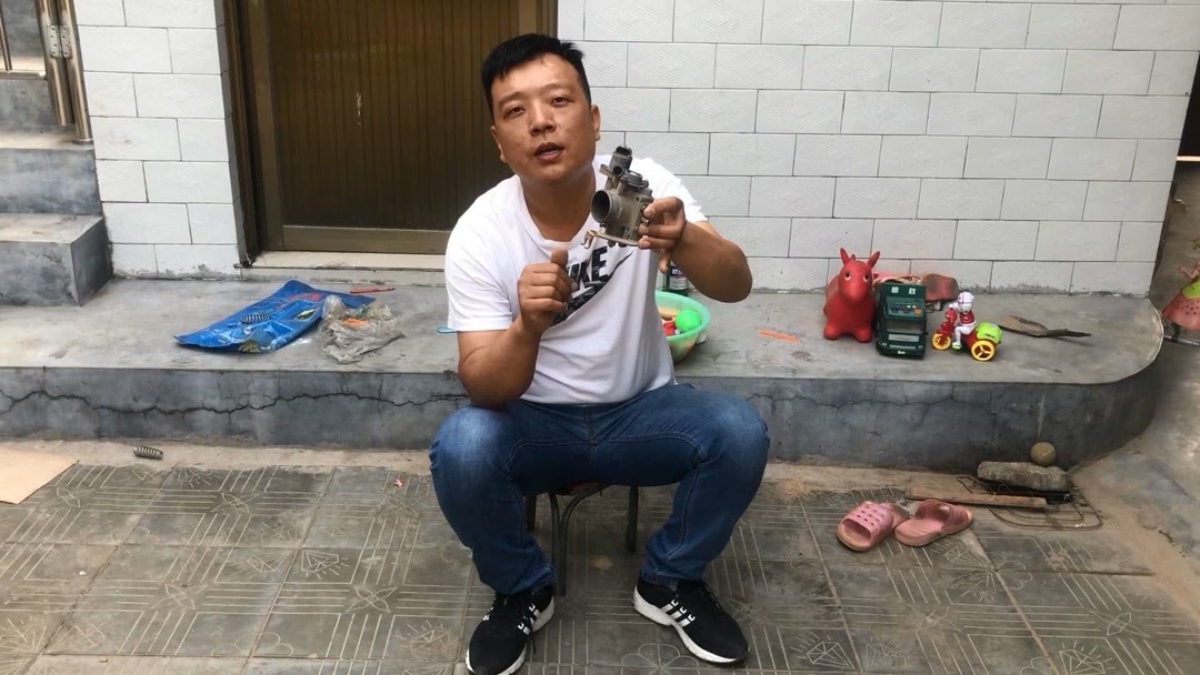 节气门功能是什么，平时又该怎么去保养，听到小伙解说瞬间明白了