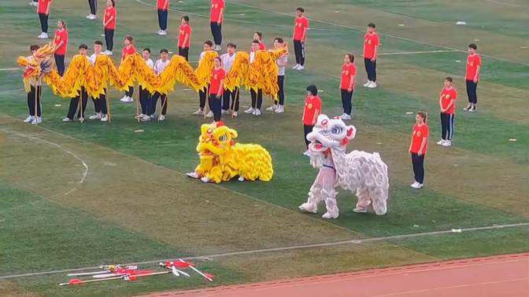 可可爱爱的运动会开幕式,都是别人家的,实在是太有趣了!