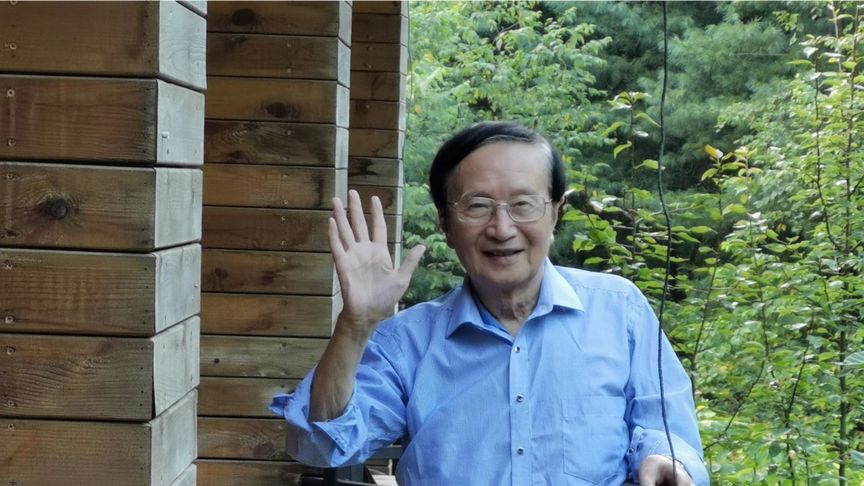 中医学家马有度教授正在作自我介绍