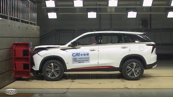 中保研:长安CS75 PLUS 2020款 自动豪华型正面25偏置碰撞