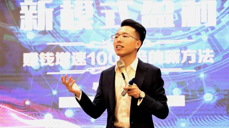 商业模式设计出来不是落地的,而是拿去卖得,卖给两群人