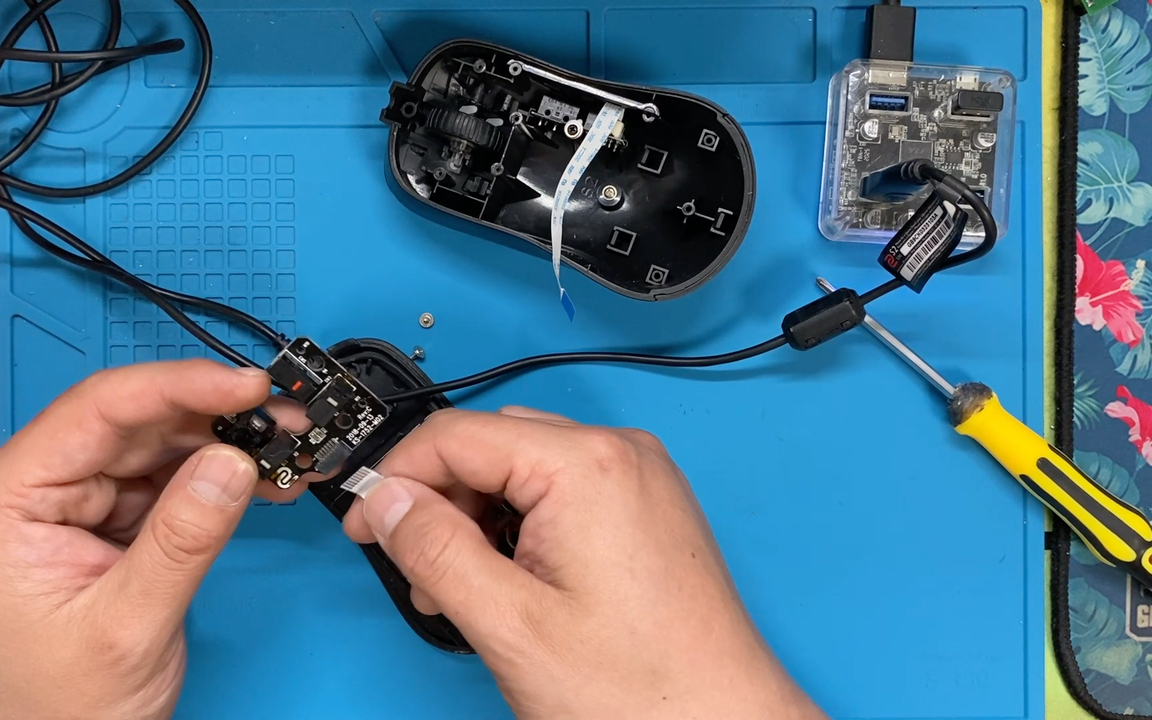 卓威游戏鼠标拆解微动更换。更换欧姆龙新款红点微动。完美修复。