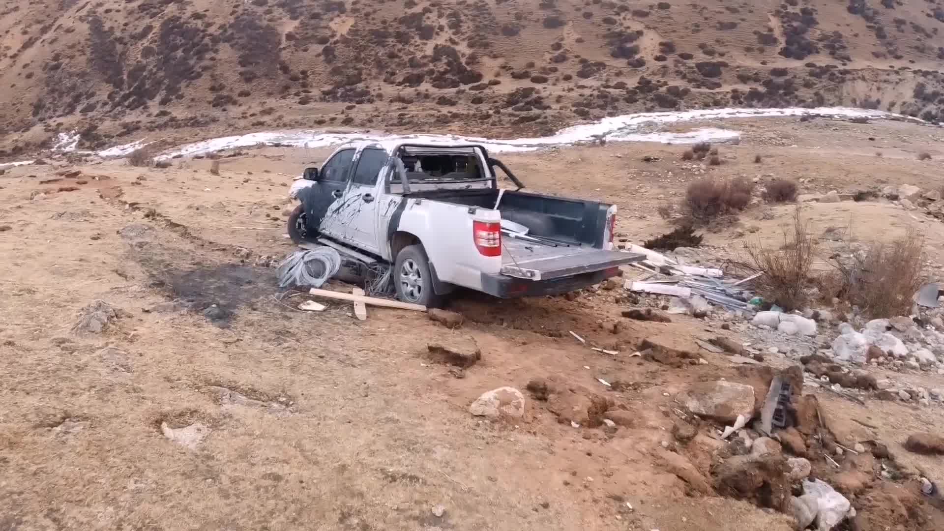 自驾西藏路上好多报废车,车主都不回来拉走了吗?这要是去西藏收报废...