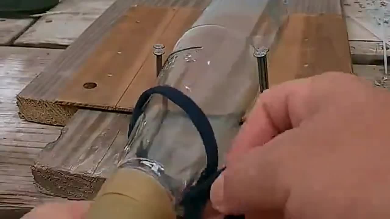 原来切割玻璃瓶这么容易,根本就不用什么切割器,一根绳子就搞定