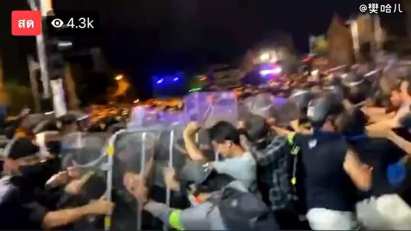 泰国民众聚集街头抗议