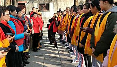 寻访70年印记,红领巾礼敬新时代。 德润初中2017级三班研学实践活动