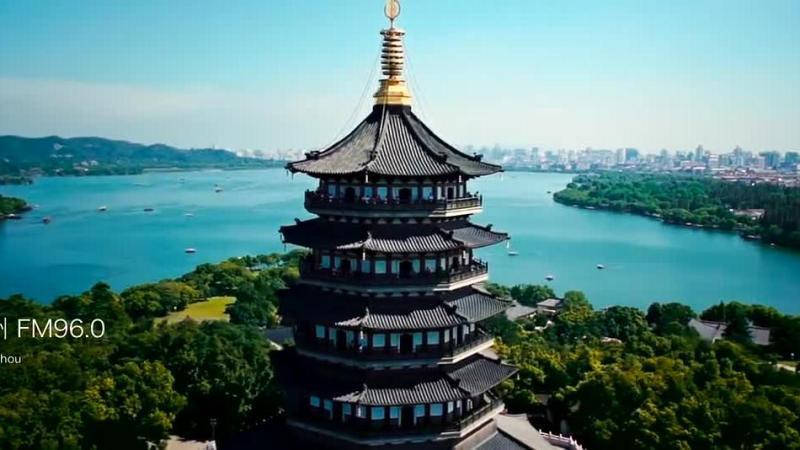 从你全世界路过:邓超一回头,发现戴猴子头套的张天爱,被吓惨