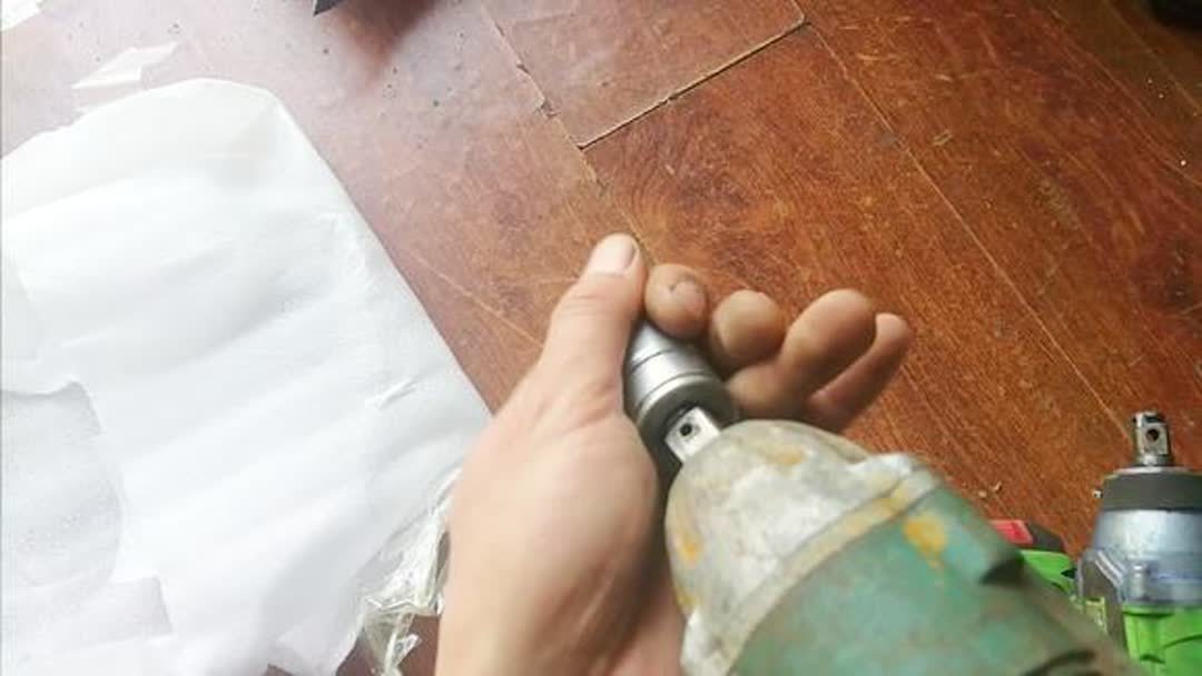 上网买了个二手电动扳手!花了一百四十块!一试效果还不错