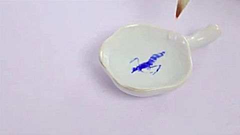 小学生握笔姿势老是大拇指压着食指如何纠正