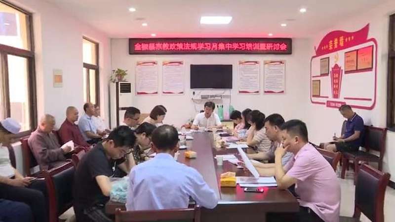 我县开展“宗教政策法规学习月”进社区活动