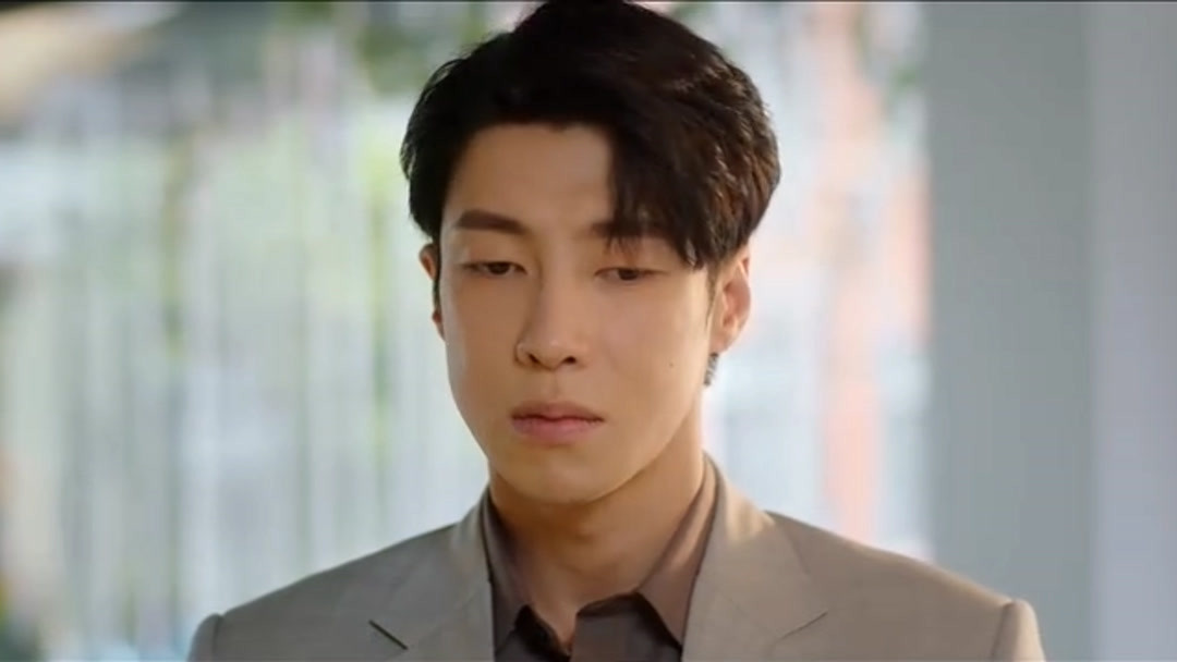 《半是蜜糖半是伤》杜磊走到一家花店前 花店主人正是琳达