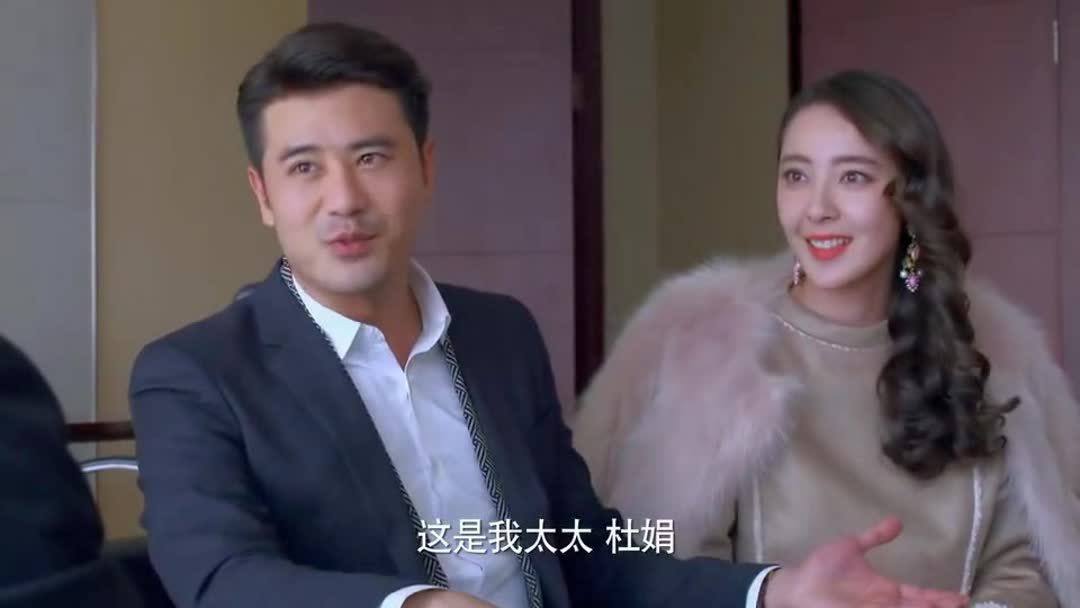 著名经纪大公司老总见富太是个网红,预想买通富太的网红账号!