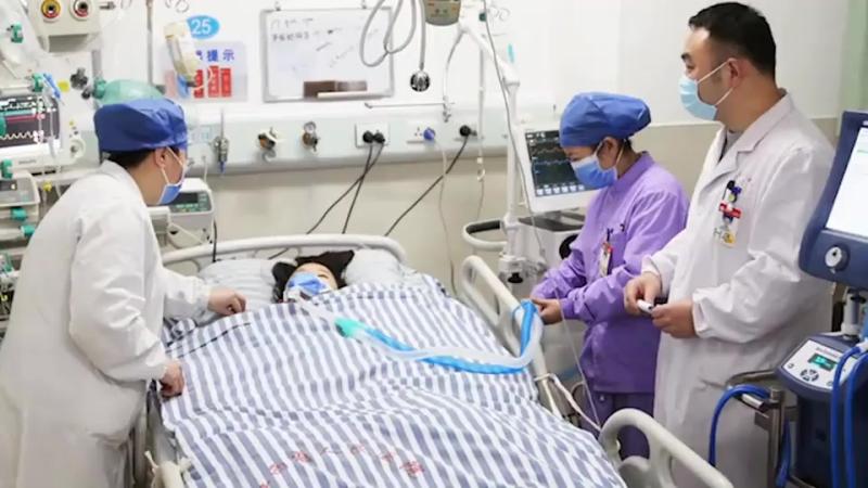 ...江西宜丰地区的13岁小姑娘因感冒在医院治疗3天后不仅没有好转,还...