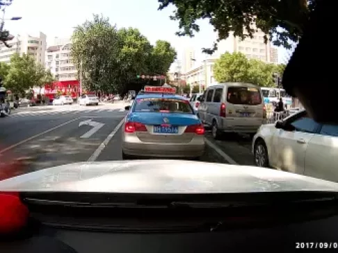 小蚁智能后视镜领航版 - 行车记录仪白天效果3