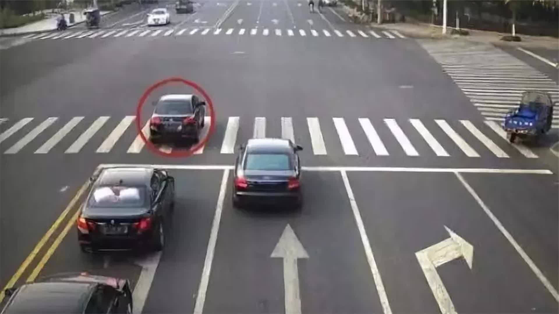 交警提醒:这5种闯红灯将不再扣分,车主们可以松口气了