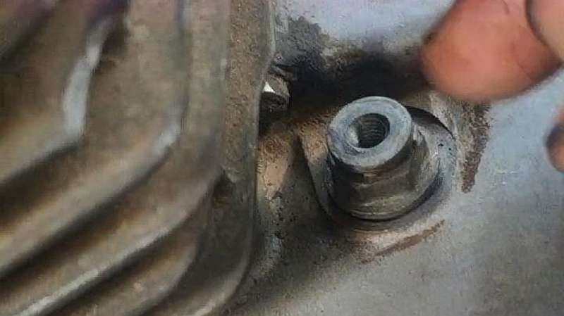 五羊125机械张紧器的调整视频演示,不会的可以看看!