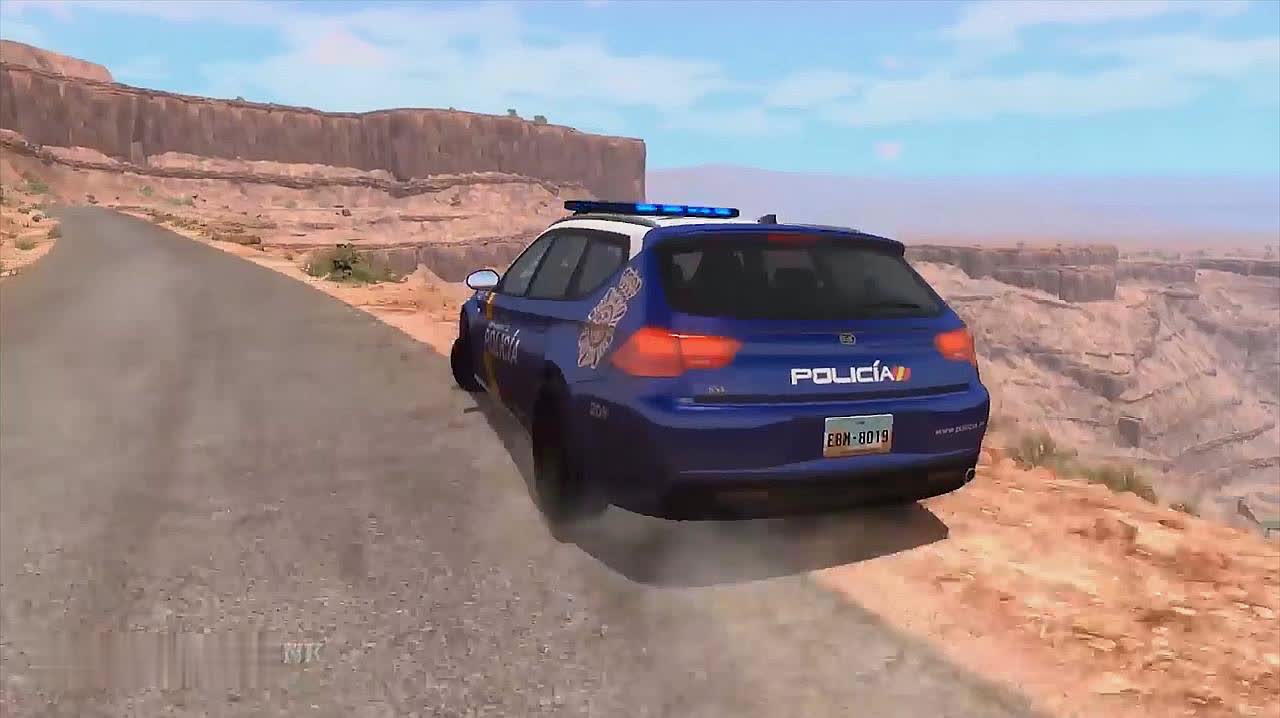 汽车模拟:警车碾压巨大的长钉导致连环撞车