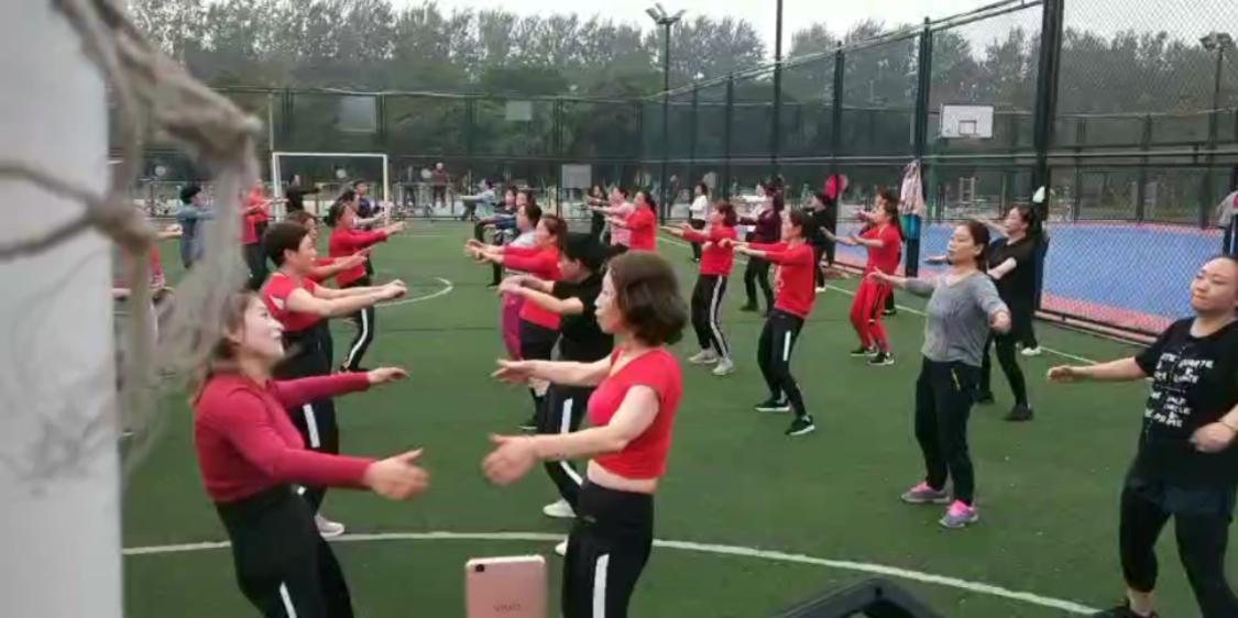 每天坚持一个小时无氧训练,月廋30斤