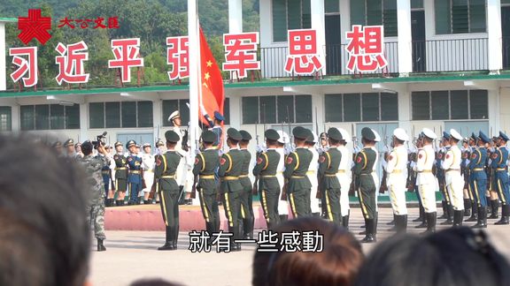 国庆70周年 | 香港市民参加军营升旗礼