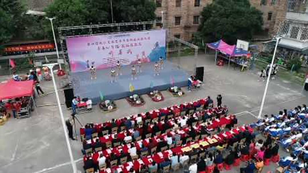 玉林市敬民科技学校技能大赛开幕式 卡丁车无人机和机器人表演