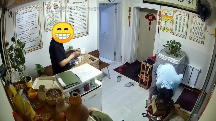 监控实拍ߑ�艾灸的功效不用我多介绍各位比我更了解,但是“艾灸灰