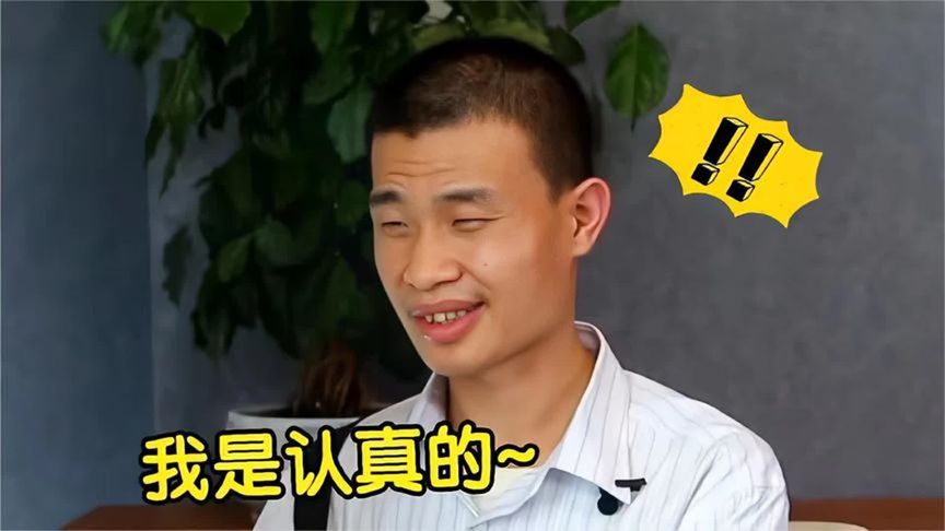 韦东奕采访被问到:为啥手里总是拿着一袋馒头?耿直回答笑翻全场