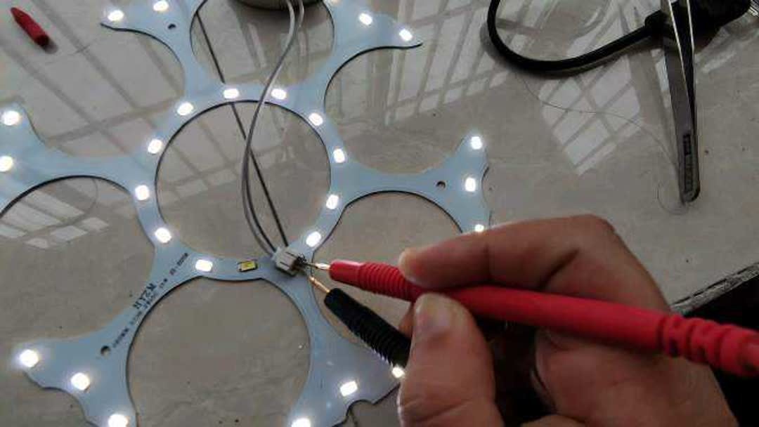 家里吸顶灯坏了,详细介绍维修全过程,学会自己成师傅
