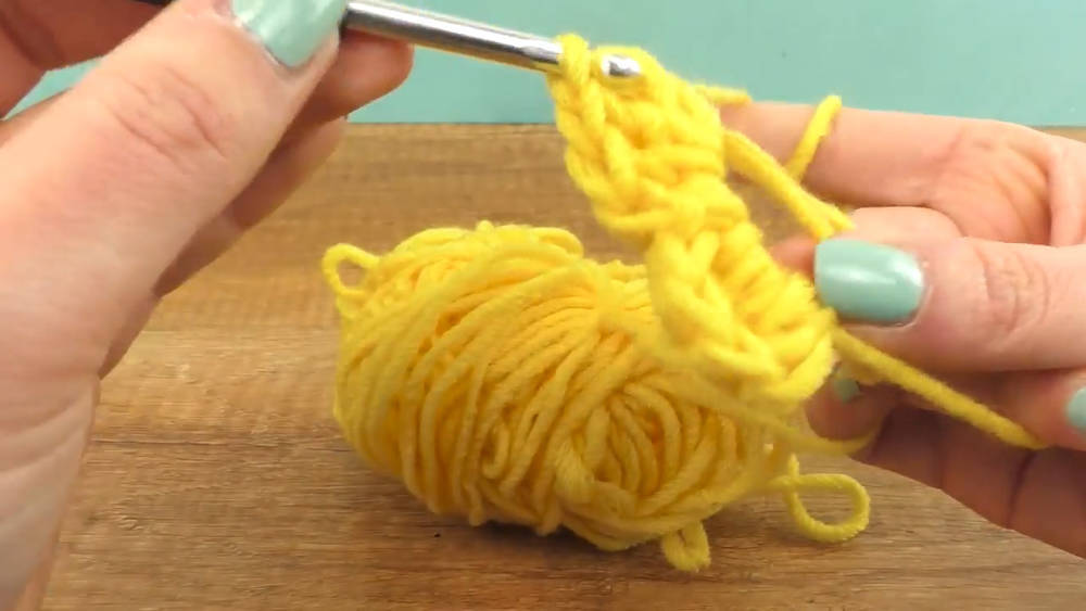 手工钩织漂亮的花朵图案,方法很简单,适用于装饰衣物