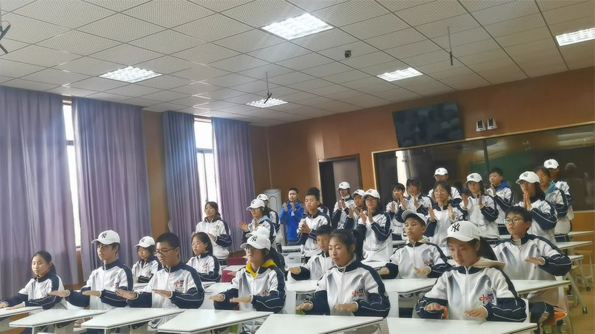 学生喜欢的室内活动,特色课间室内操展示,802班新时代少年