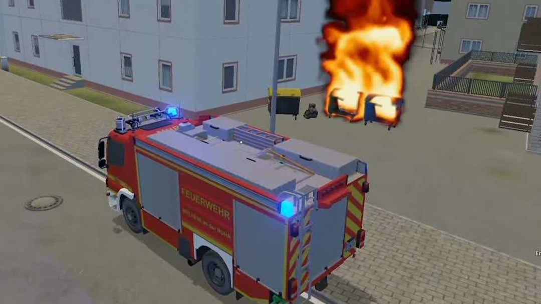 模拟消防车救援:火势严重快速救援