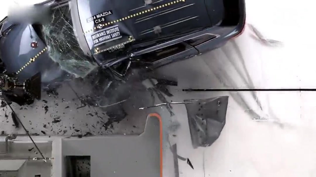 成绩不合格 马自达CX-9高难度碰撞测试