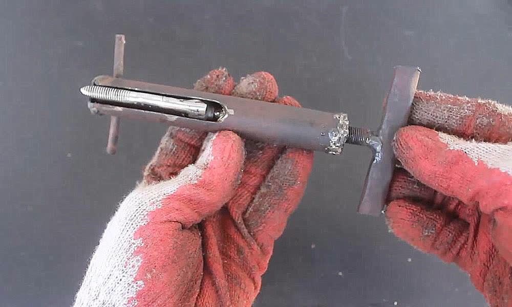 小伙真是高智商,竟然制作一款这么好用的微型电钻,佩服