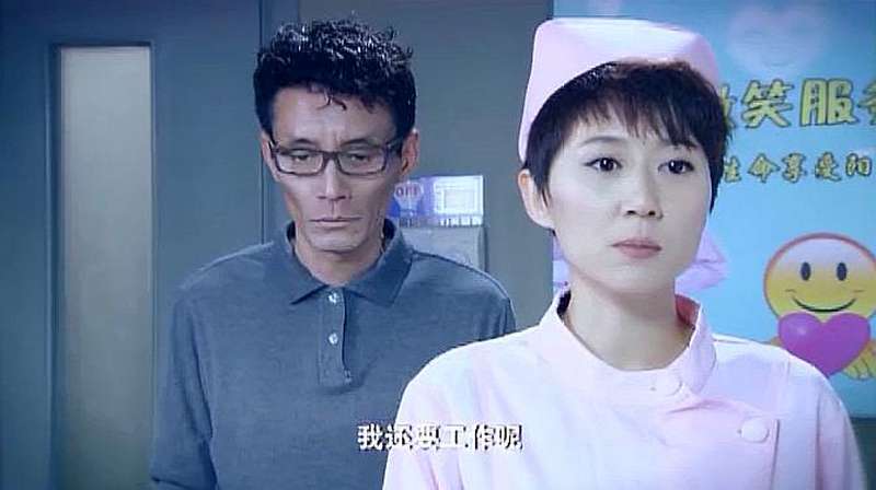 小夫妻吵架,妻子冒雨赌气离开,丈夫吓得赶紧找她闺蜜了解情况!