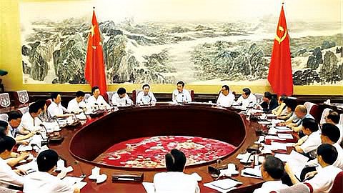 中共中央政治局召开会议 部署下半年经济工作