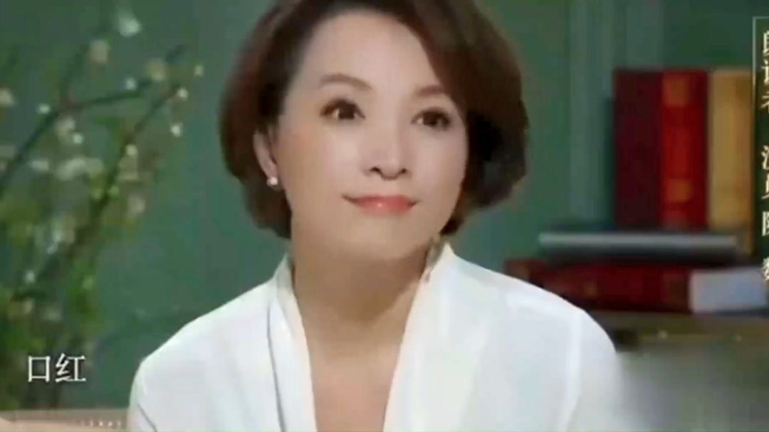 两知性美女同框:董卿采访陈数1