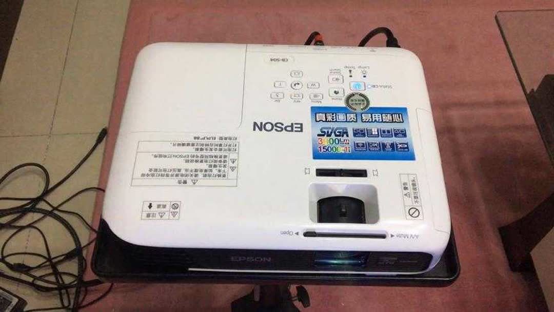 95成新灯泡才用90小时爱普生S04投影仪投影机比极米亮